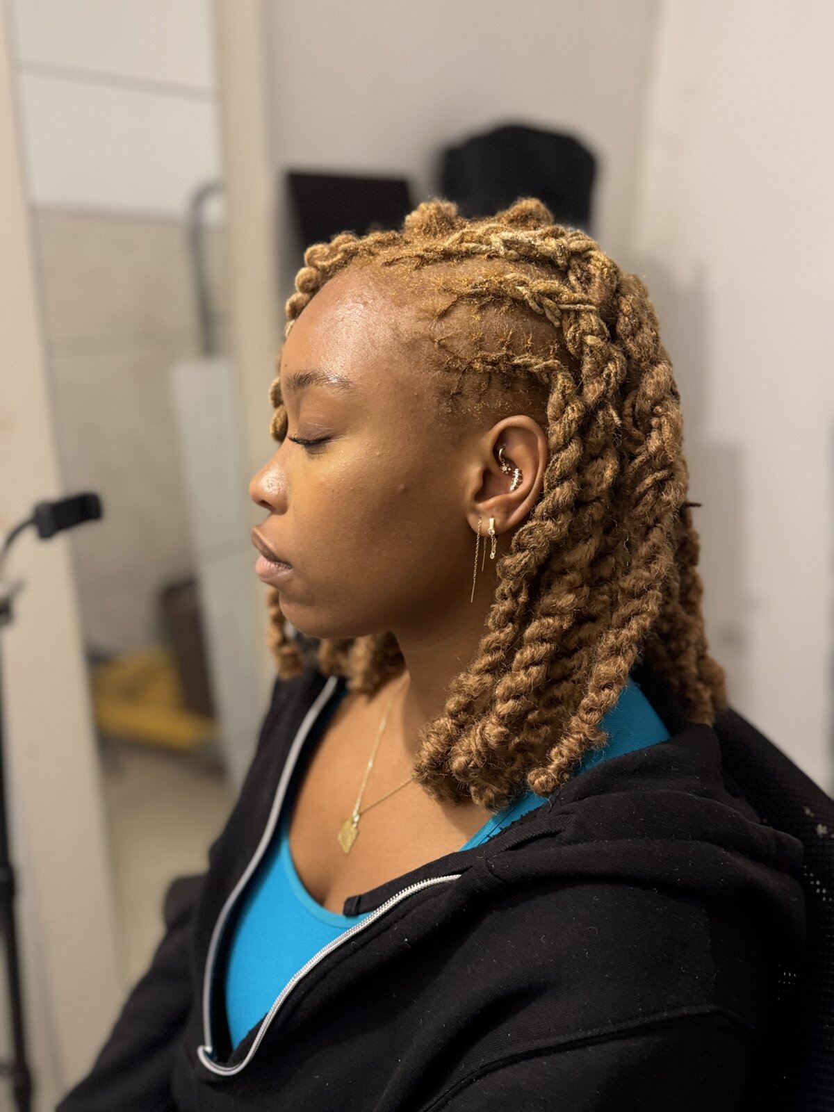 Microlocks styling Femme (srhrba) - Coiffure Afro France