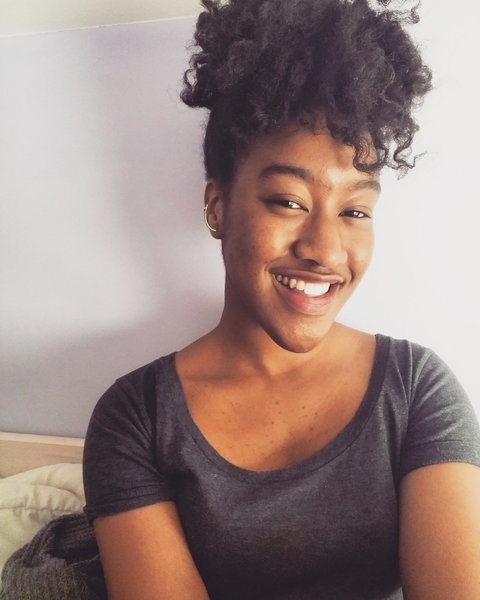 👩🏾 twist out up puff Femme (Auleeviah) - Coiffure Afro France