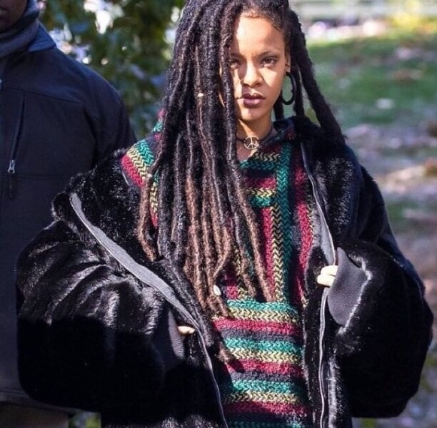 Faux locs Fausses locks Faux dreadlocks / Le lexique de la Coiffure ...